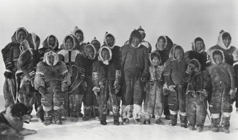 Traje Típico de Canadá | Descubre su Historia ️👗🧥